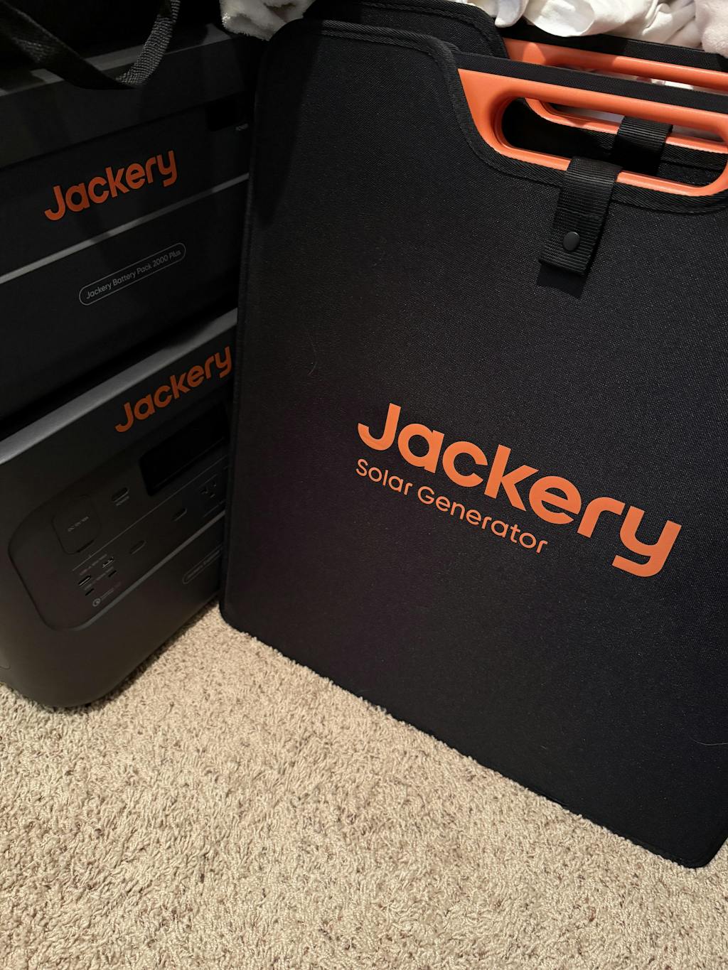 Jackery Solar Generator 2000 v2