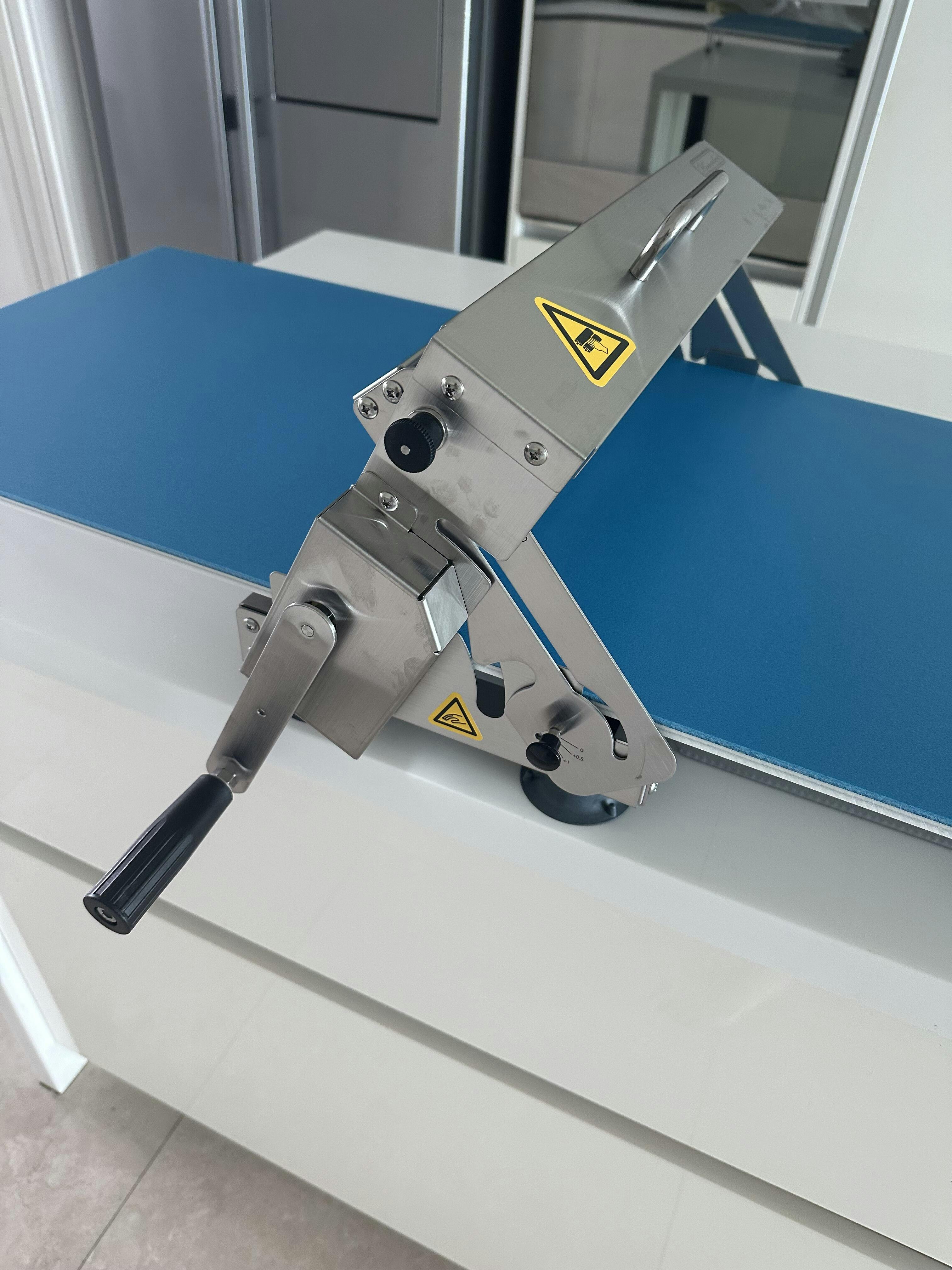 Dough Sheeter RS201 with a Sheeter Board – Japan Kneader Online Store