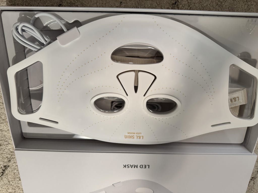 L&L SKIN LED Light Therapy Face Mask | Anti-aging | Acne-Clearing ...