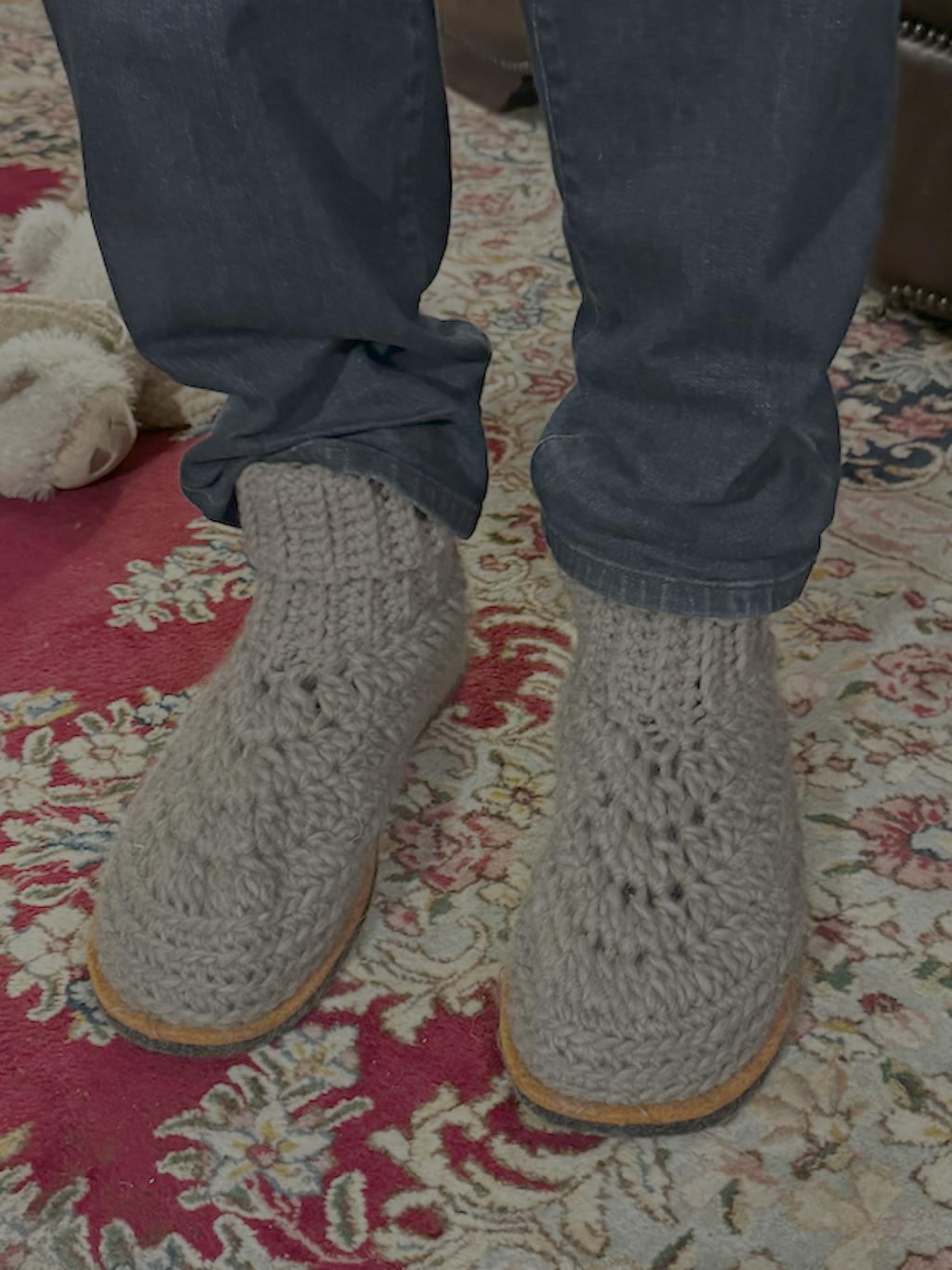 Joe's Toes Crochet Snuggly Slipper Kit in Pure wool yarn, Vinyl soles