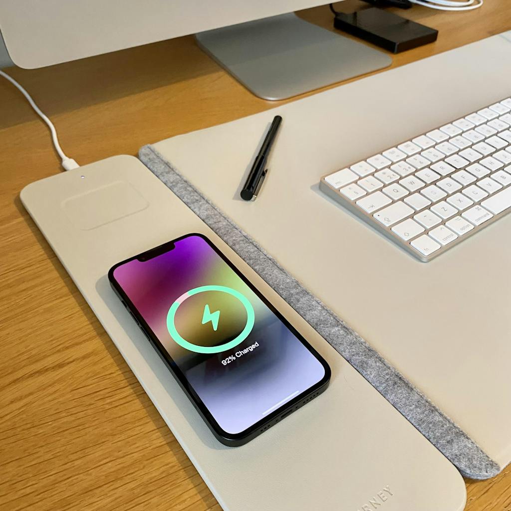 ALTI Wireless Charging Desk Mat- Journey