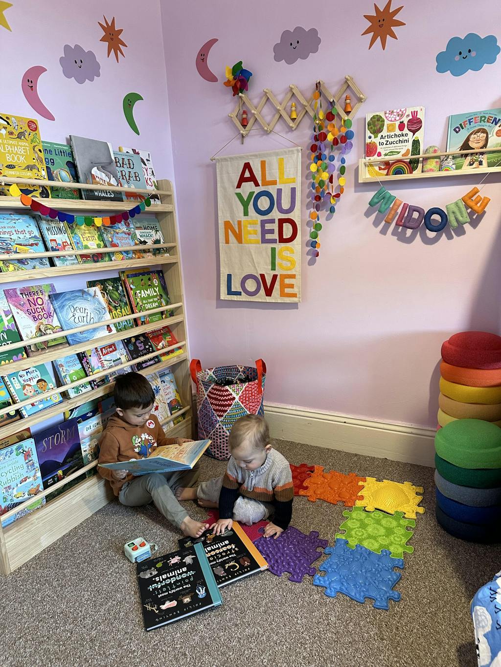 Front Facing Bookshelf with 5 Tier (Version 2)- SolidWood – JoyKids
