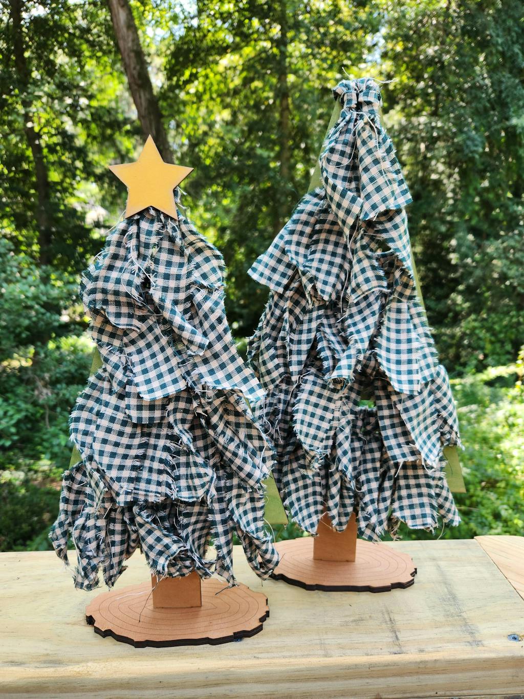 Spindle Flag Leaner – Julie Did It Studios