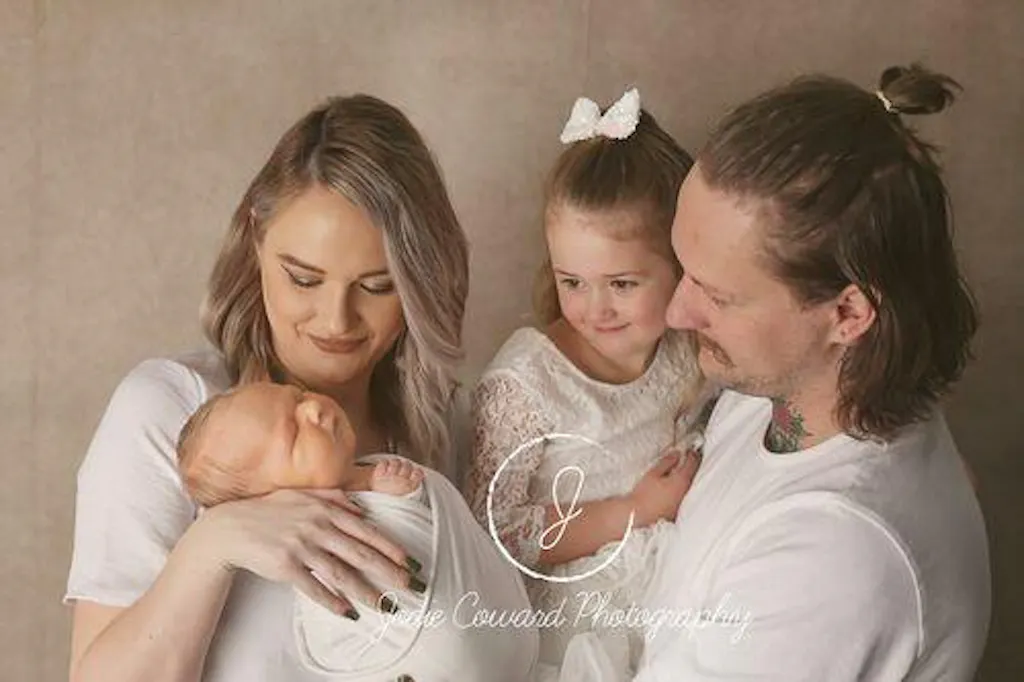 Kate Abstract texture beige a little green color Maternity/family photo ...