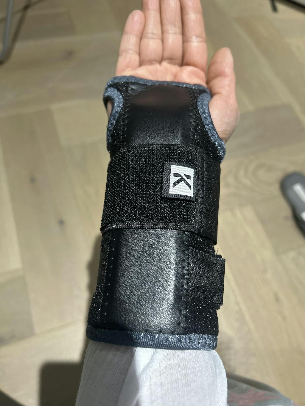 Aero-Tech Neoprene Wrist Splint – Kedley