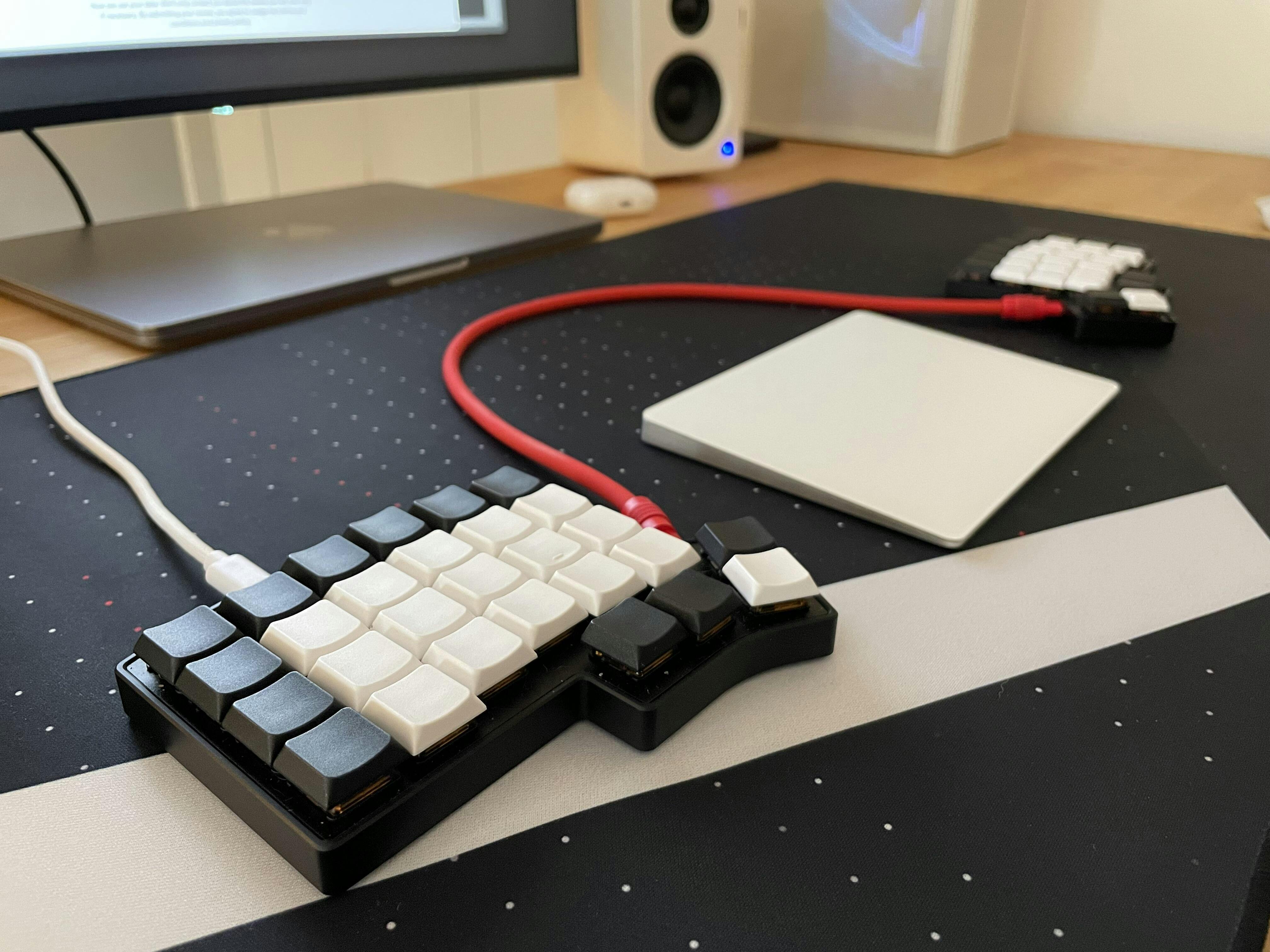 Iris CE - Low-Profile Split Ergonomic Keyboard (Pre-Built) – Keebio