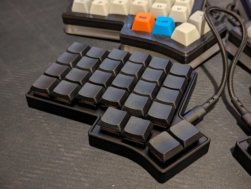 Iris CE - Low-Profile Split Ergonomic Keyboard (Pre-Built) – Keebio