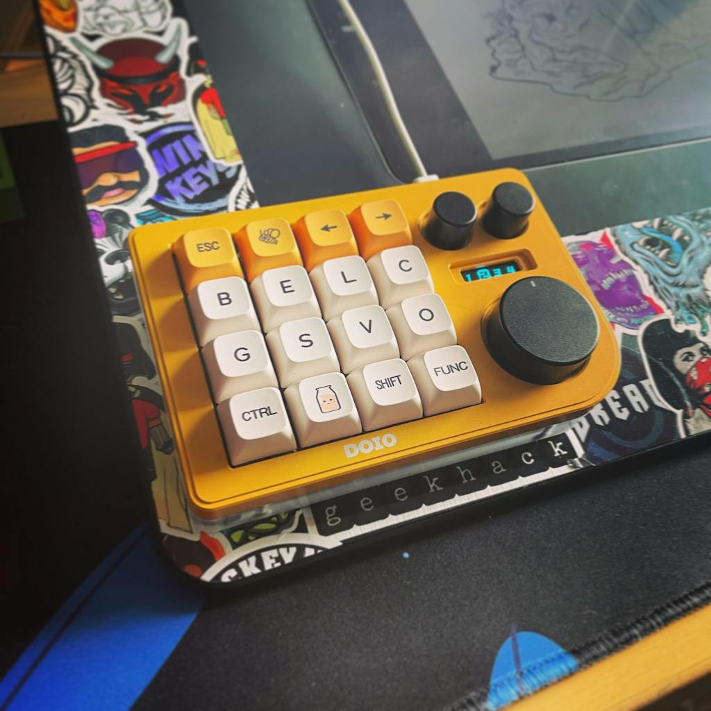 Megalodon Triple Knob Macro Pad