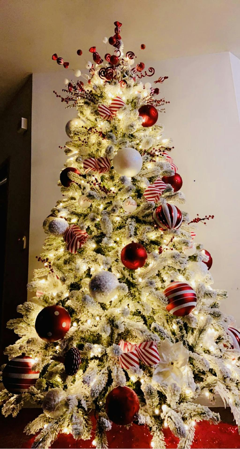 7.5 Foot King Flock Artificial Christmas Tree 800 LED Lights – King of ...