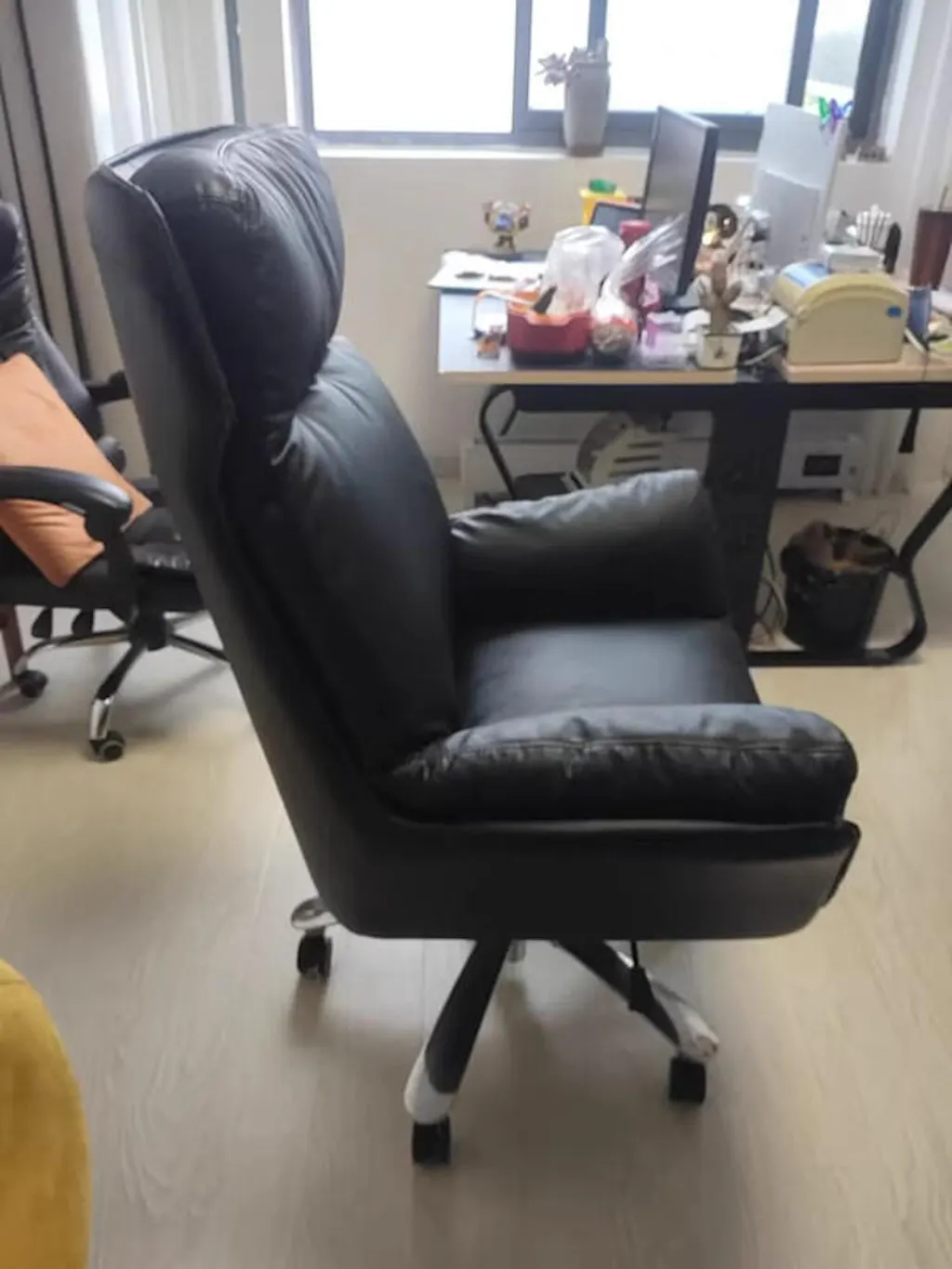 Austin Upscale Leather Upholstered High Back Executive Chair – KINNLS