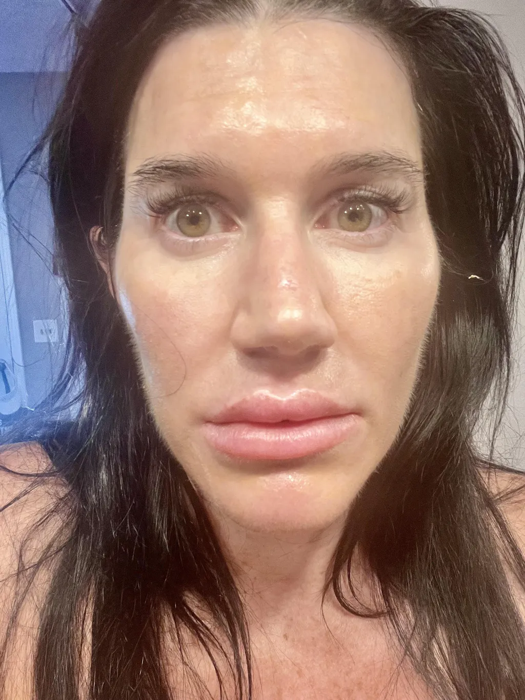 Contact lenses, before make up vs after makeup, when should we wear th ...
