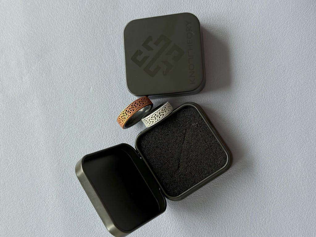 Knot Theory Slim Ring Box