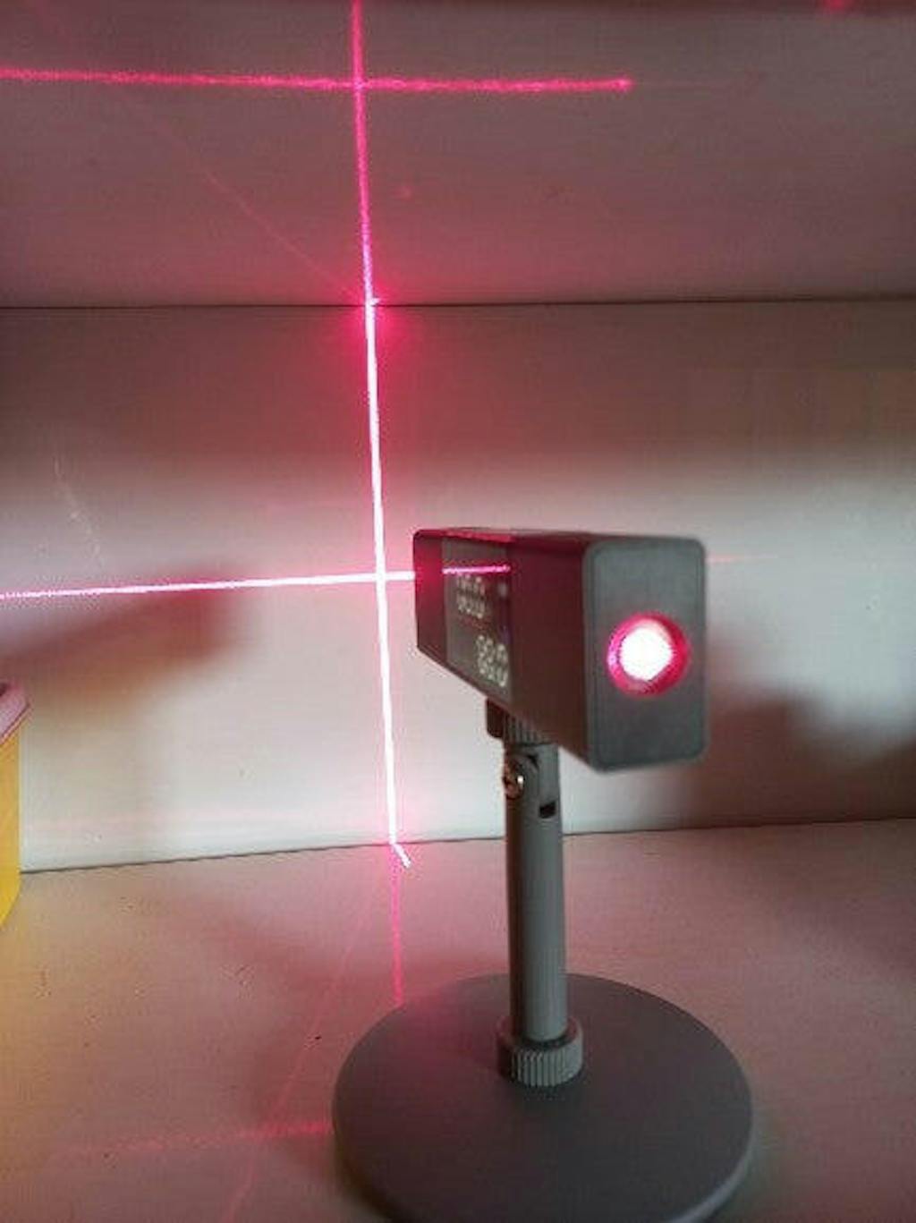 Komax - Laser Level Ruler