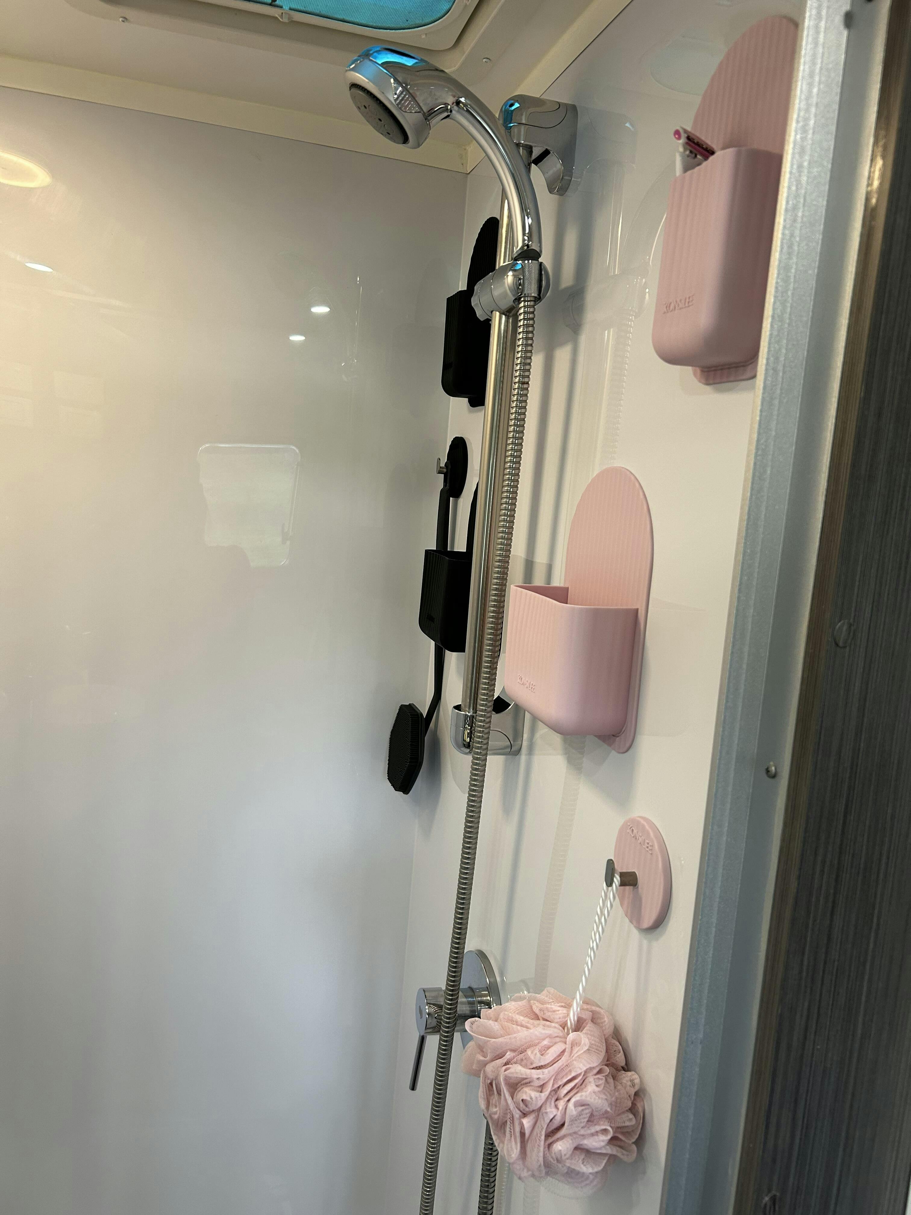 The Kenzie | Toothbrush & Razor Holder