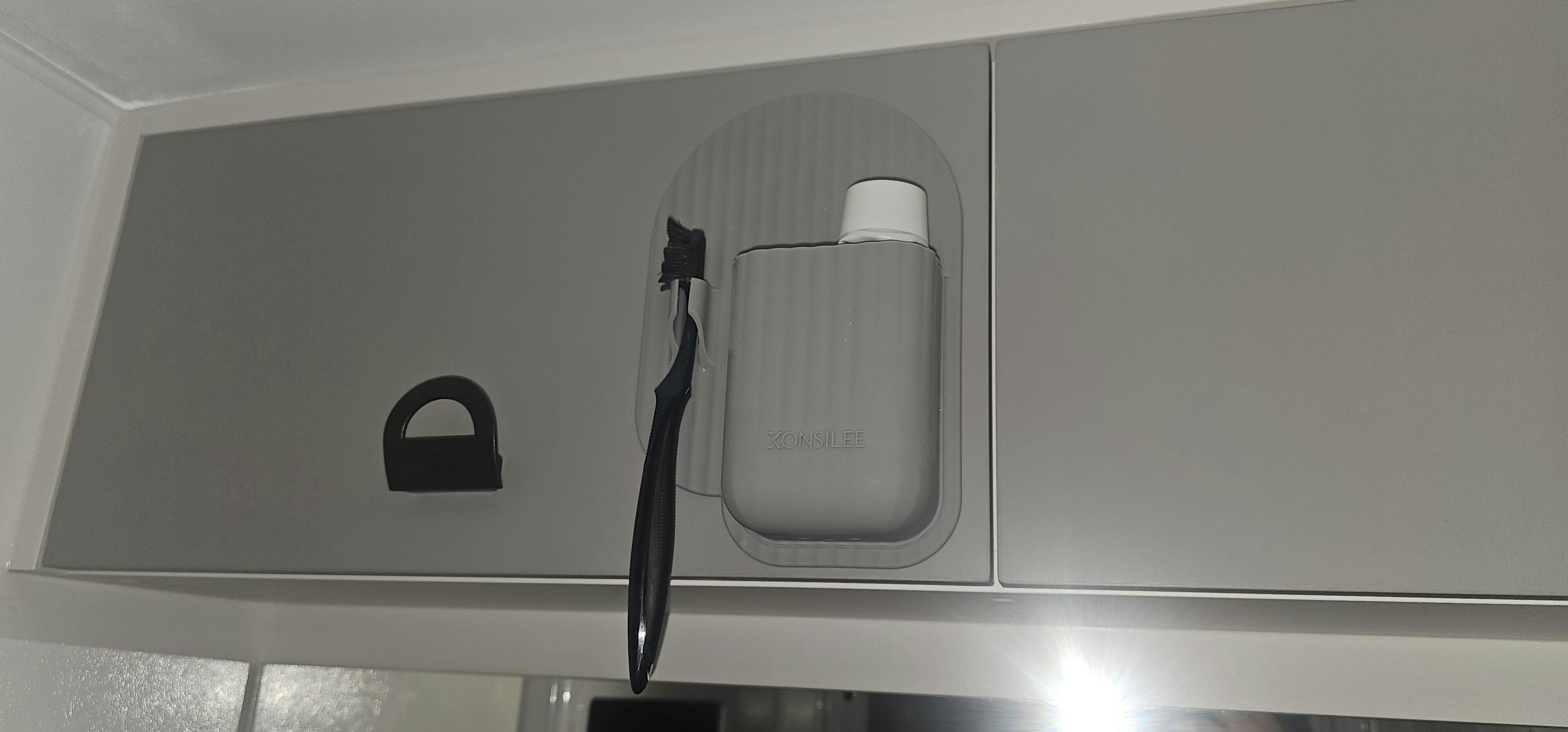 The Kenzie | Toothbrush & Razor Holder