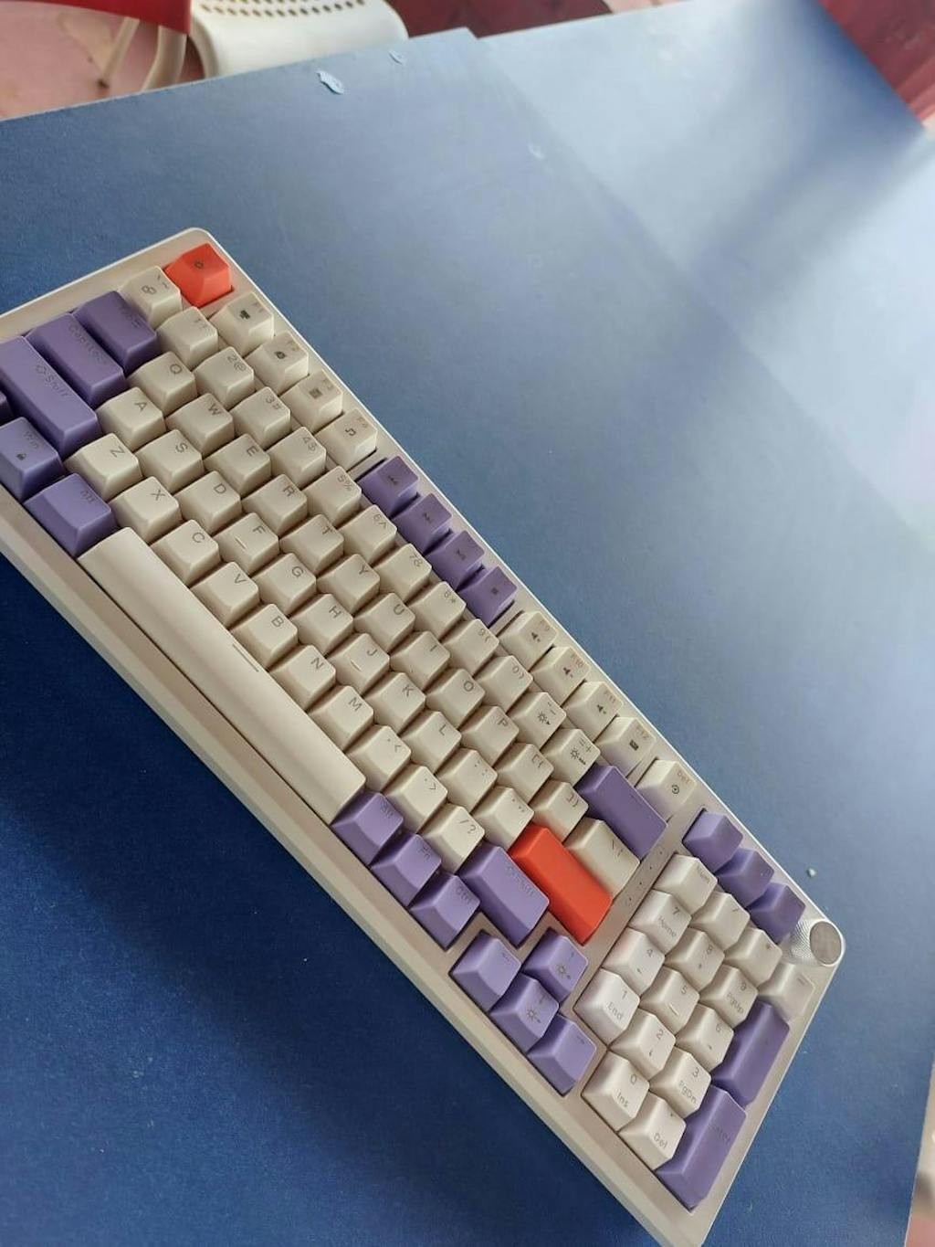 Hive Full-Size White - Purple Wired Gaming Keyboard