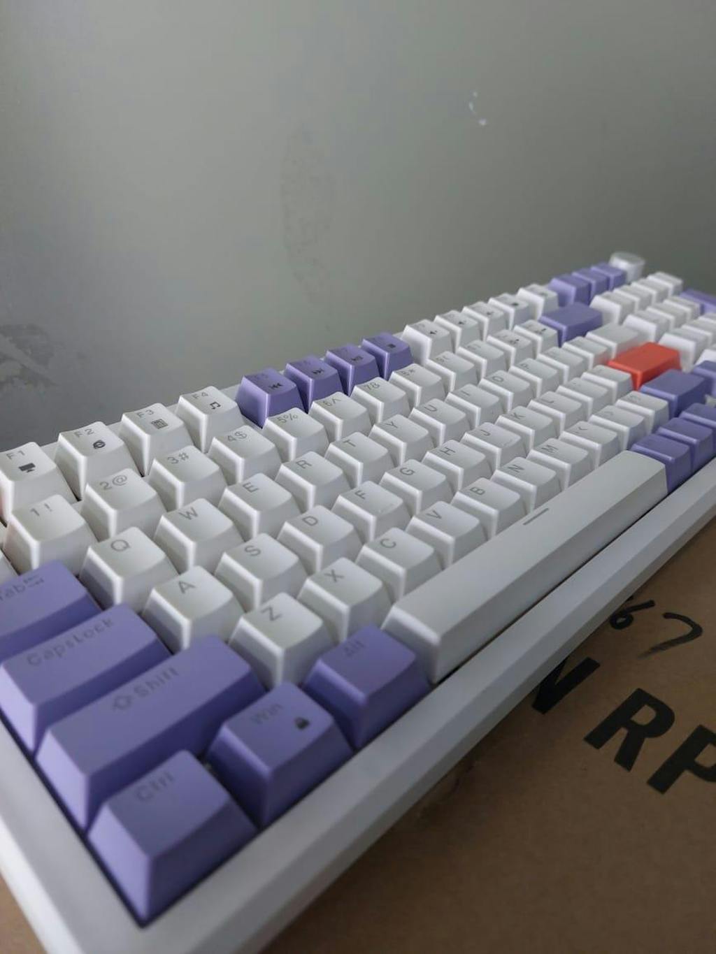 Hive Full-Size White - Purple Wired Gaming Keyboard