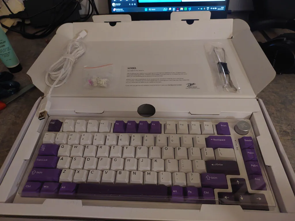 Swarm White Purple Wireless Gaming Keyboard – Kreo
