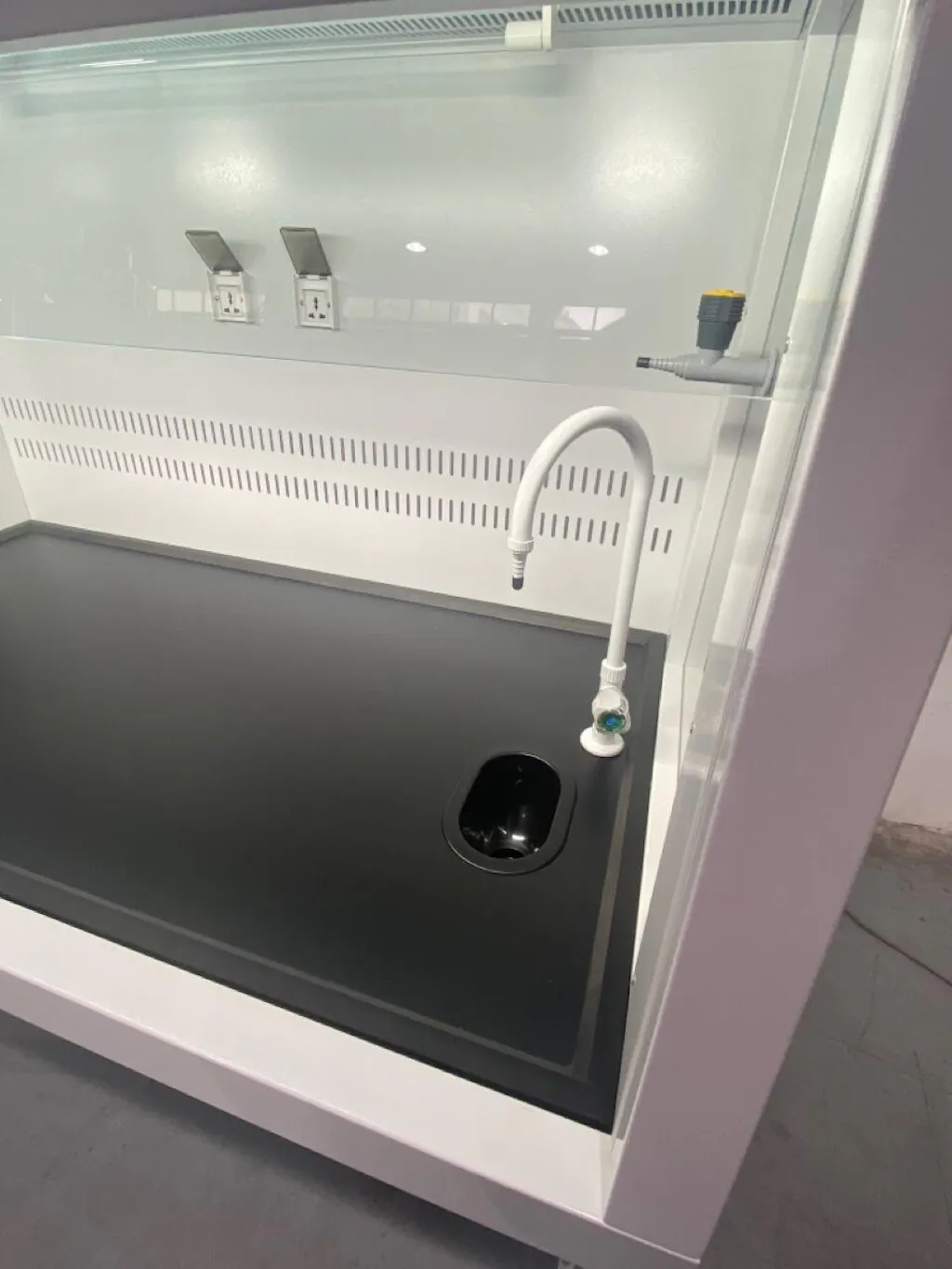 3Ft, 4Ft, 5Ft or 6Ft Slope Ducted Fume Hood – lab1st-eshop
