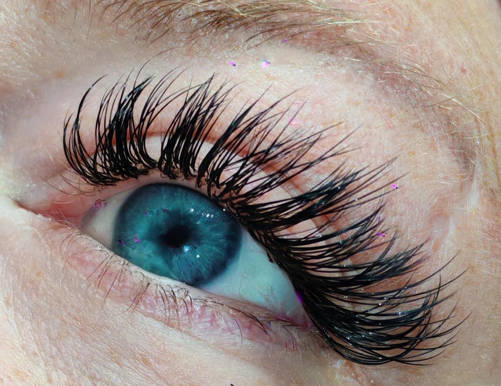 **The Importance of Patch Testing in Lash Extensions: A Guideline for