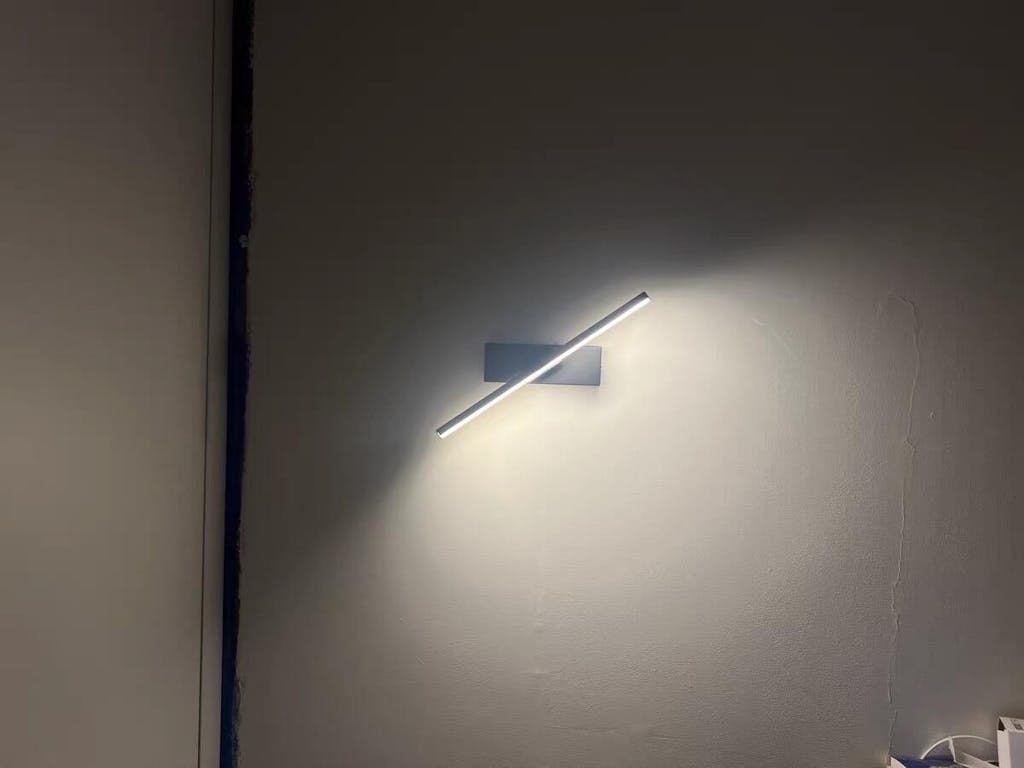 Lampsmodern Simple Rotatable LED Wall Lamp Modern Black Wall Scone