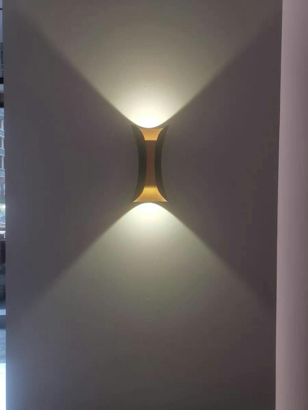 Lampsmodern Outdoor Waterproof LED Wall Lamp Modern Aluminum Wall Scone