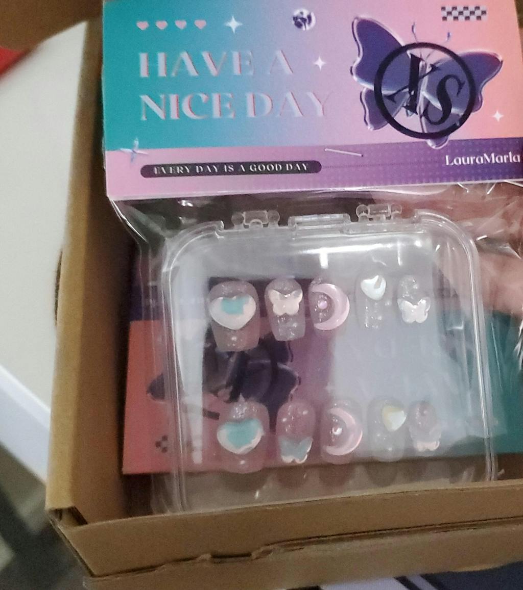 Milk Tea Press on Nail – Laura Marla