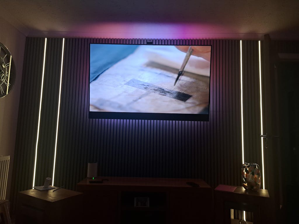 BLAQ Aura Slat Wall Lighting Starter Kit + FREE UK Delivery – LEDSpace