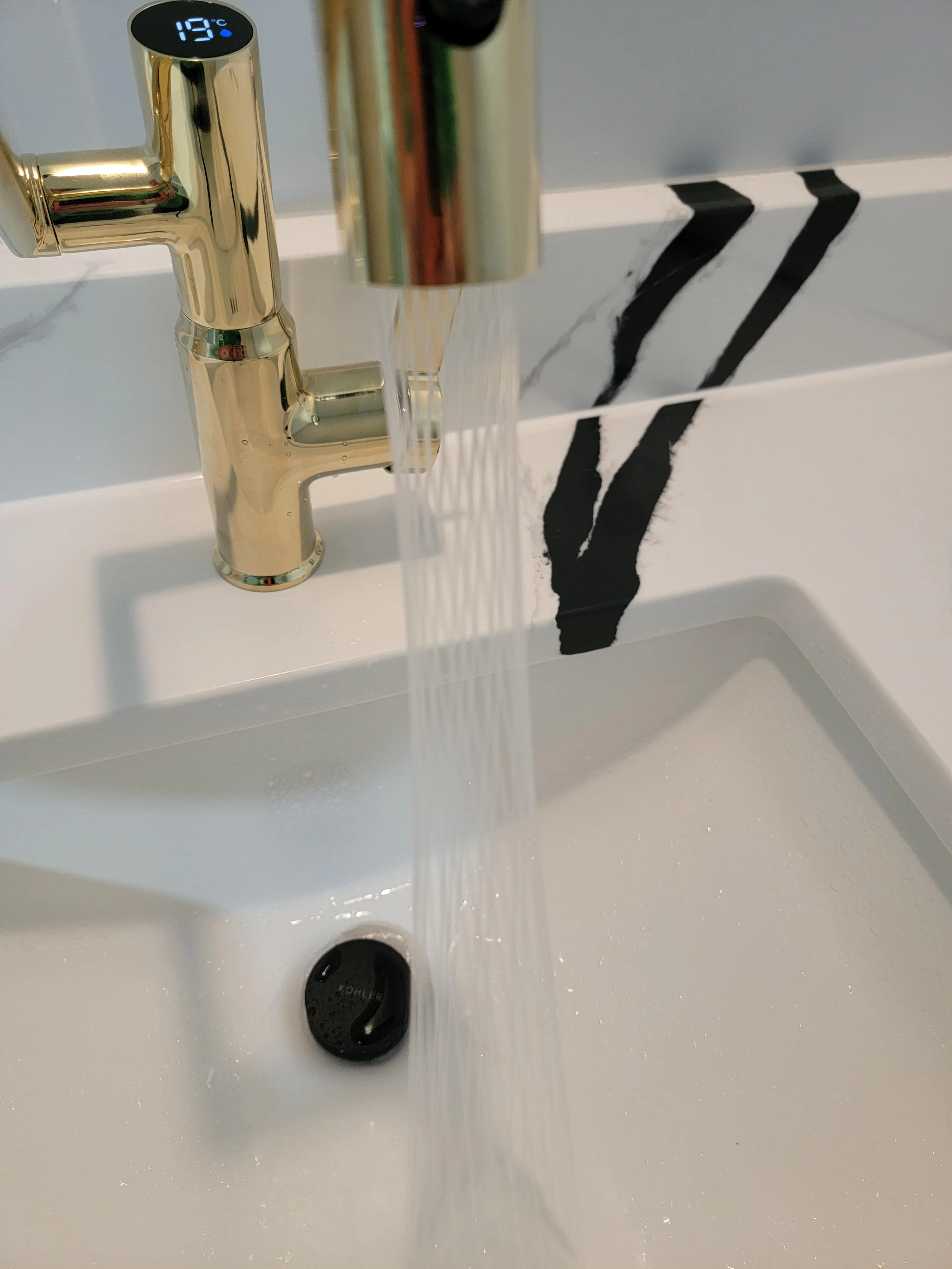 2023 Latest Smart Modern Bathroom Faucet with Temperature Display ...