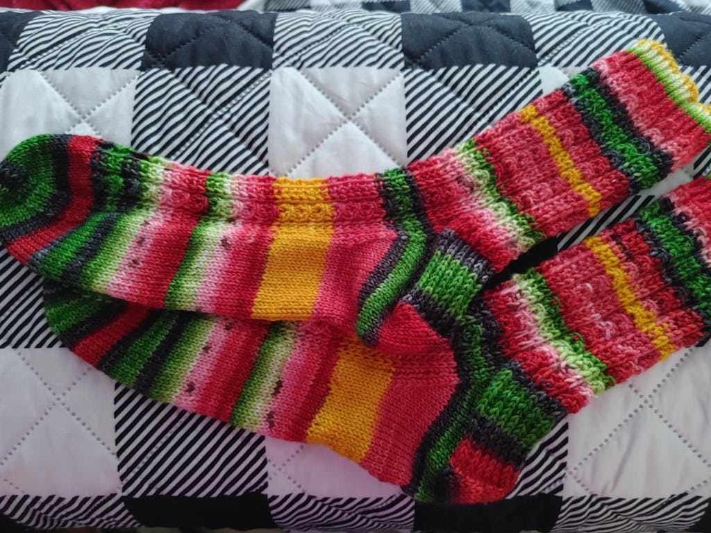 Onshore Breeze | Patron de Bas – Les Laines Biscotte Yarns