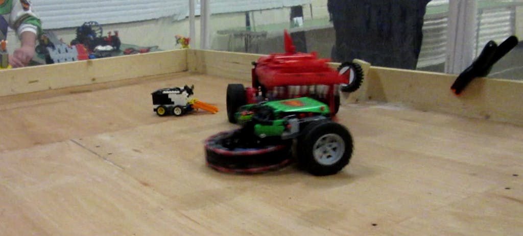 MOC-189565 Vegas - BattleBot Combat Robot Horizontal Spinner | LesDiy