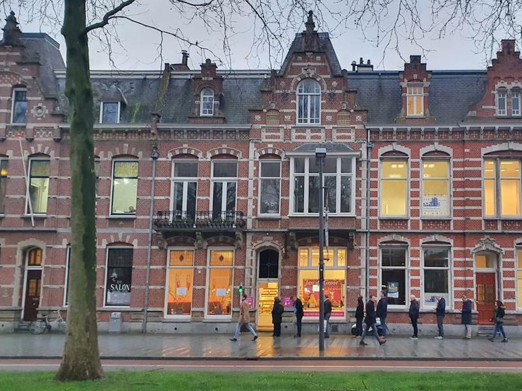 Netherland’s Pastry Shop MOC-100704 Dessert Street | Letbricks