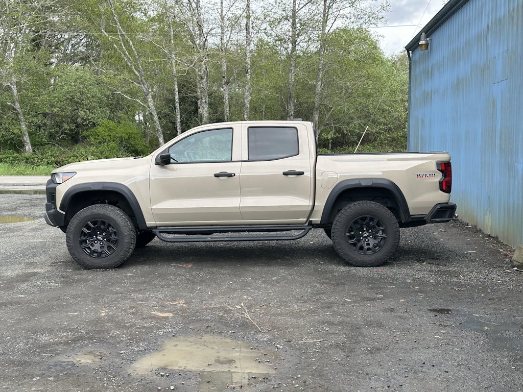 Level Up 2" Front & 1" Rear Shackle Lift Kit [23+ Colorado] – Level Up ...