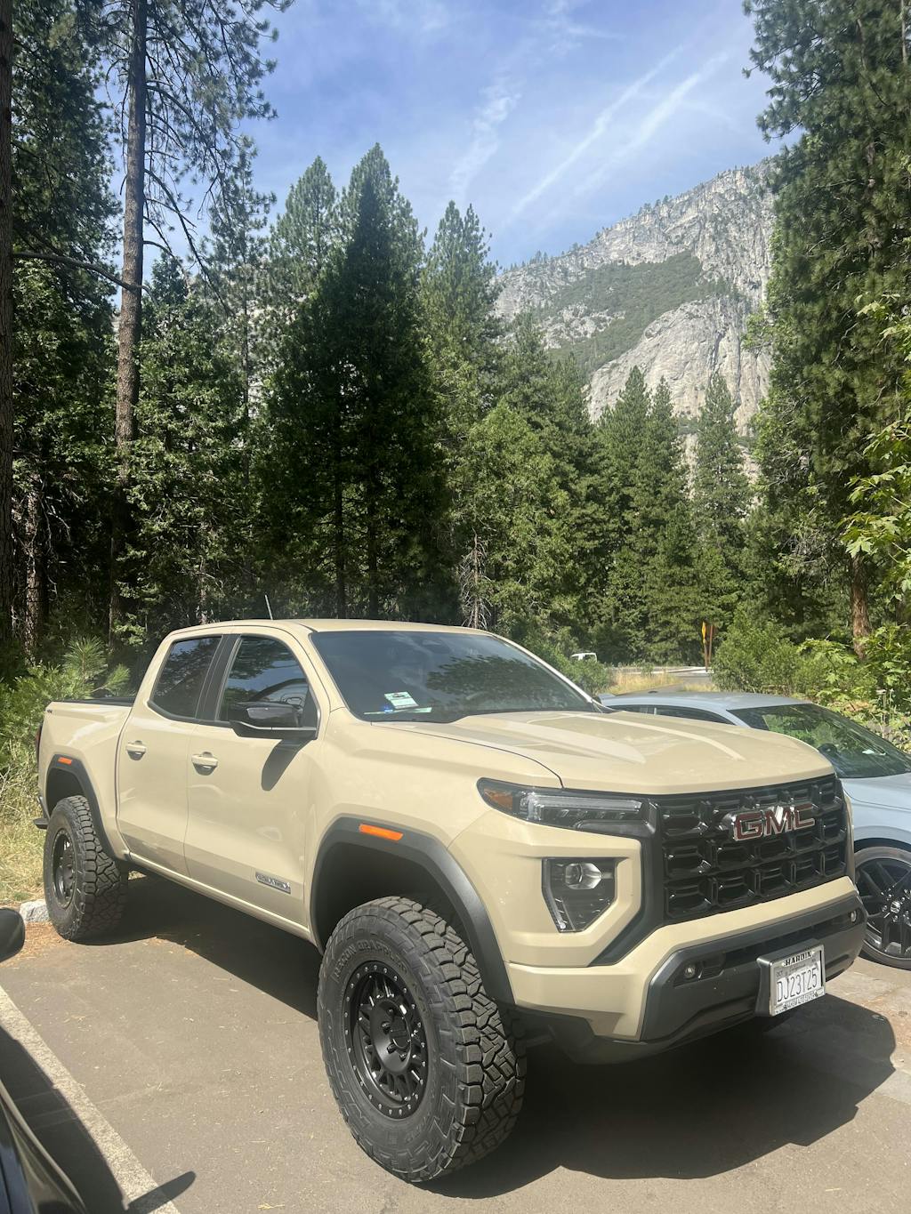 Level Up 2" Front & 1" Rear Shackle Lift Kit [23+ Colorado] – Level Up ...