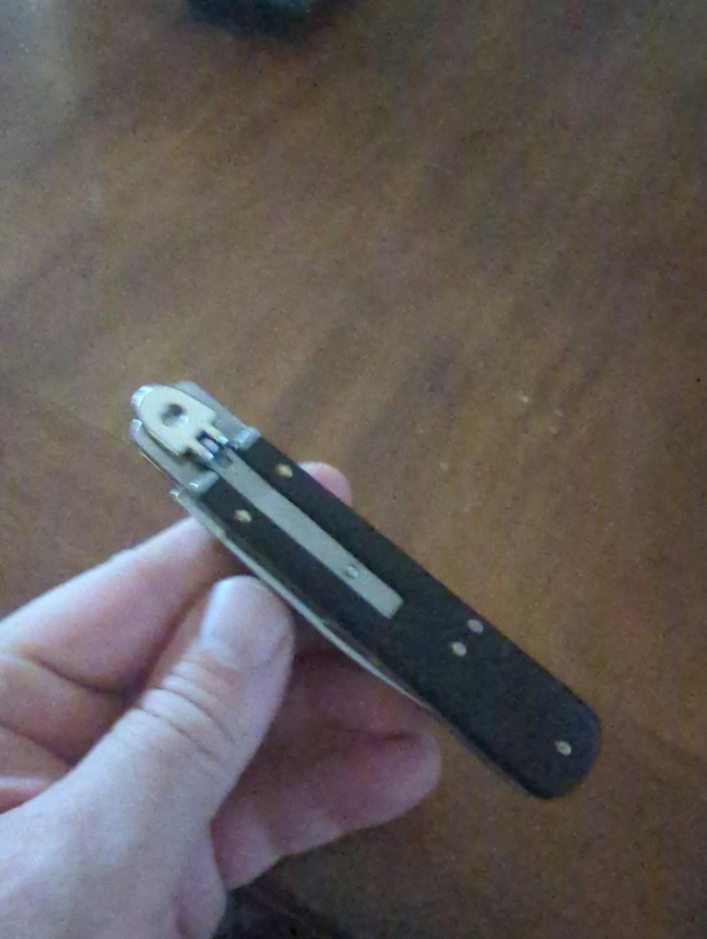 SWITCHBLADE KNIVES – LIGHTNING OTF KNIVES