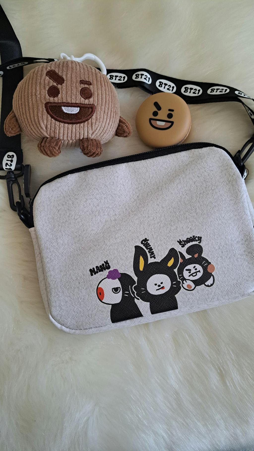 BT21 CHIMMY, MANG, & SHOOKY Rabbit Mini Crossbody Pouch – LINE FRIENDS_US
