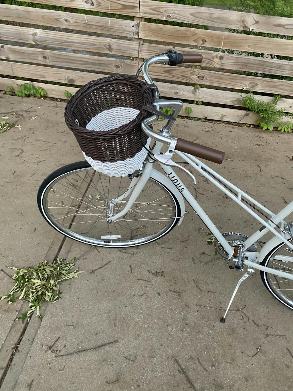 Mixte 3i, City bikes in White, Blue & Black – Linus