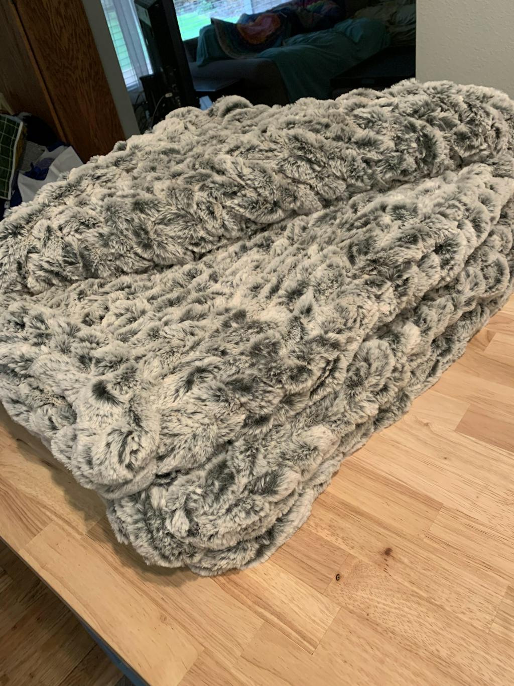 Knit Kit - Yooge Big Fur Knit Throw – Lion Brand Yarn