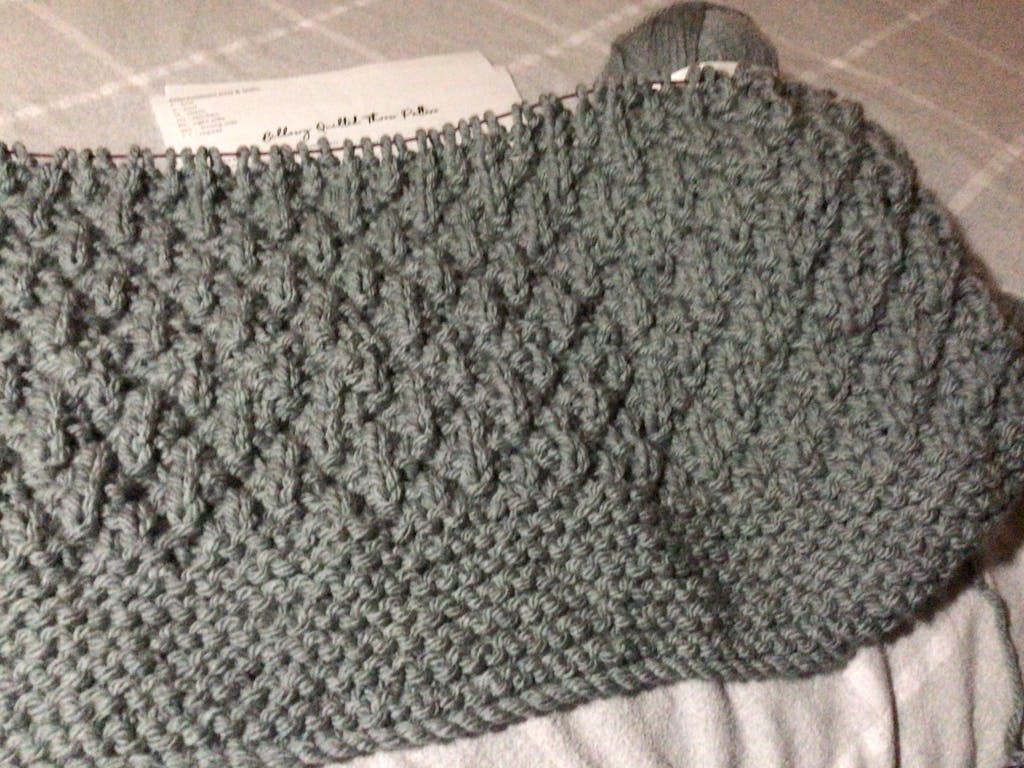 Knit Kit - Billowy Quilted Throw – Lion Brand Yarn