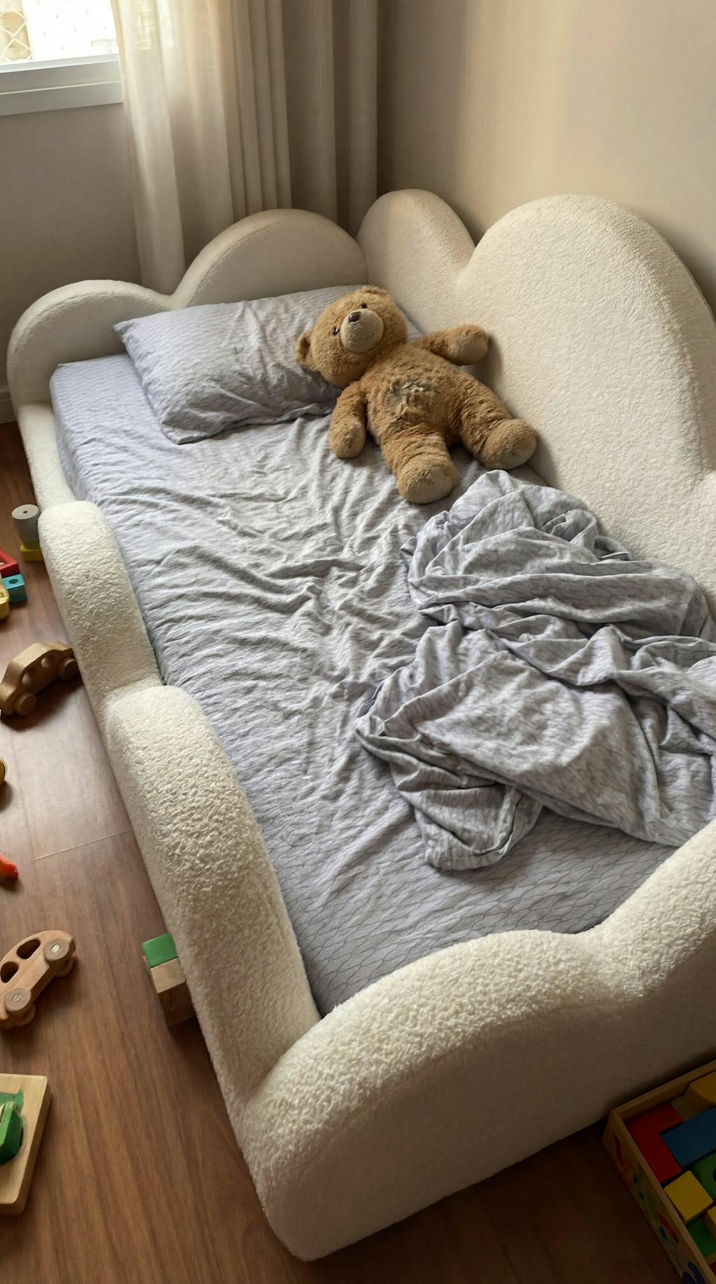 Cama Montessoriana Nuvem - Azul Marinho | Little Duck