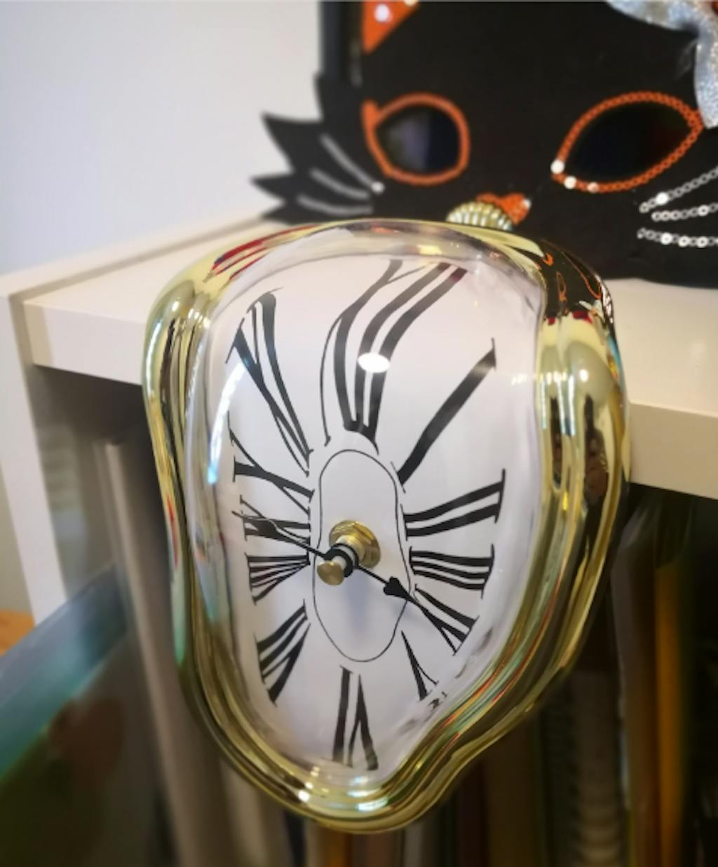 Roman Numerals Melting Table Clock – Loforay