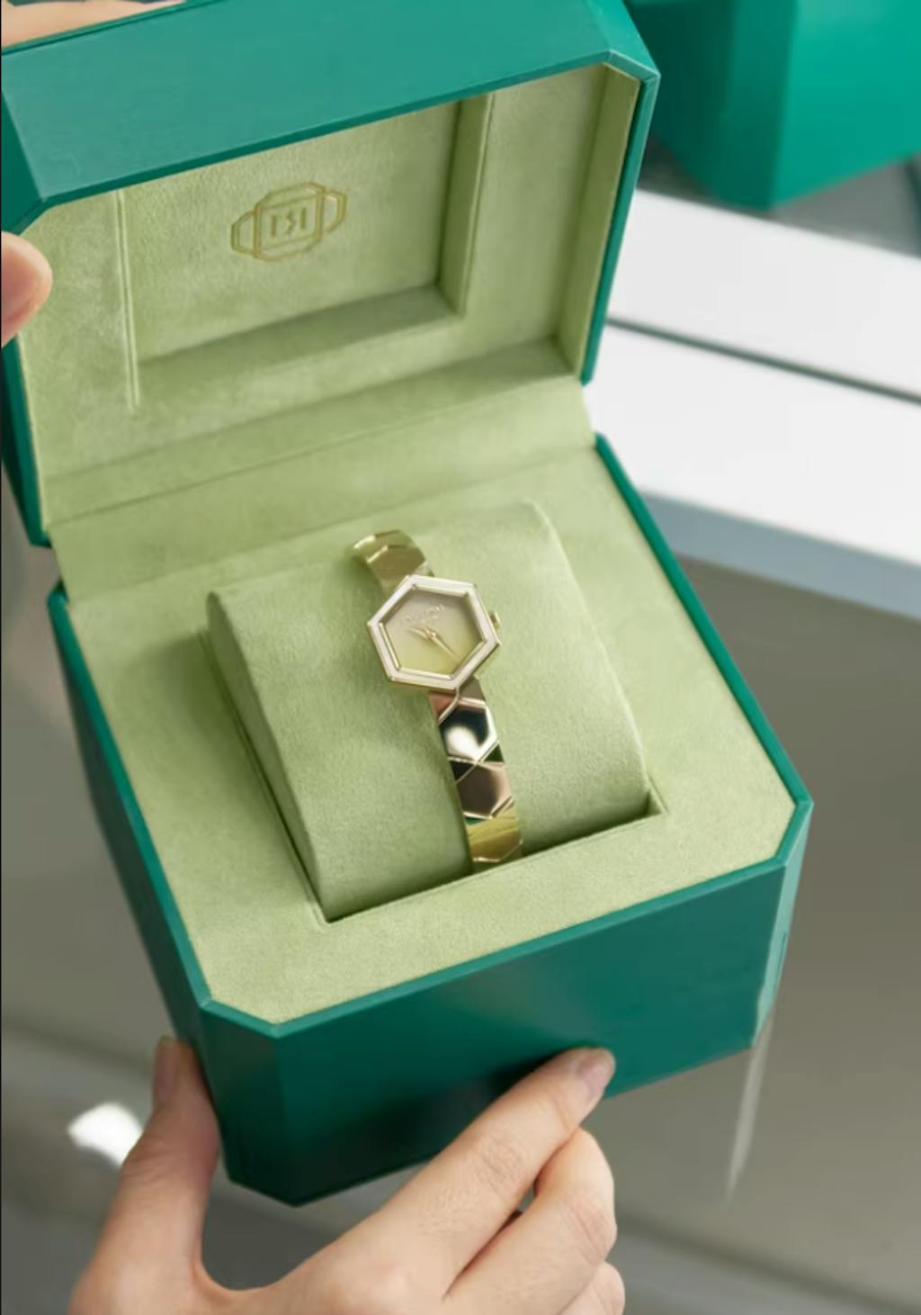 Lola Rose Women's Green Onyx Watch – Honeycomb Dial & Elegance