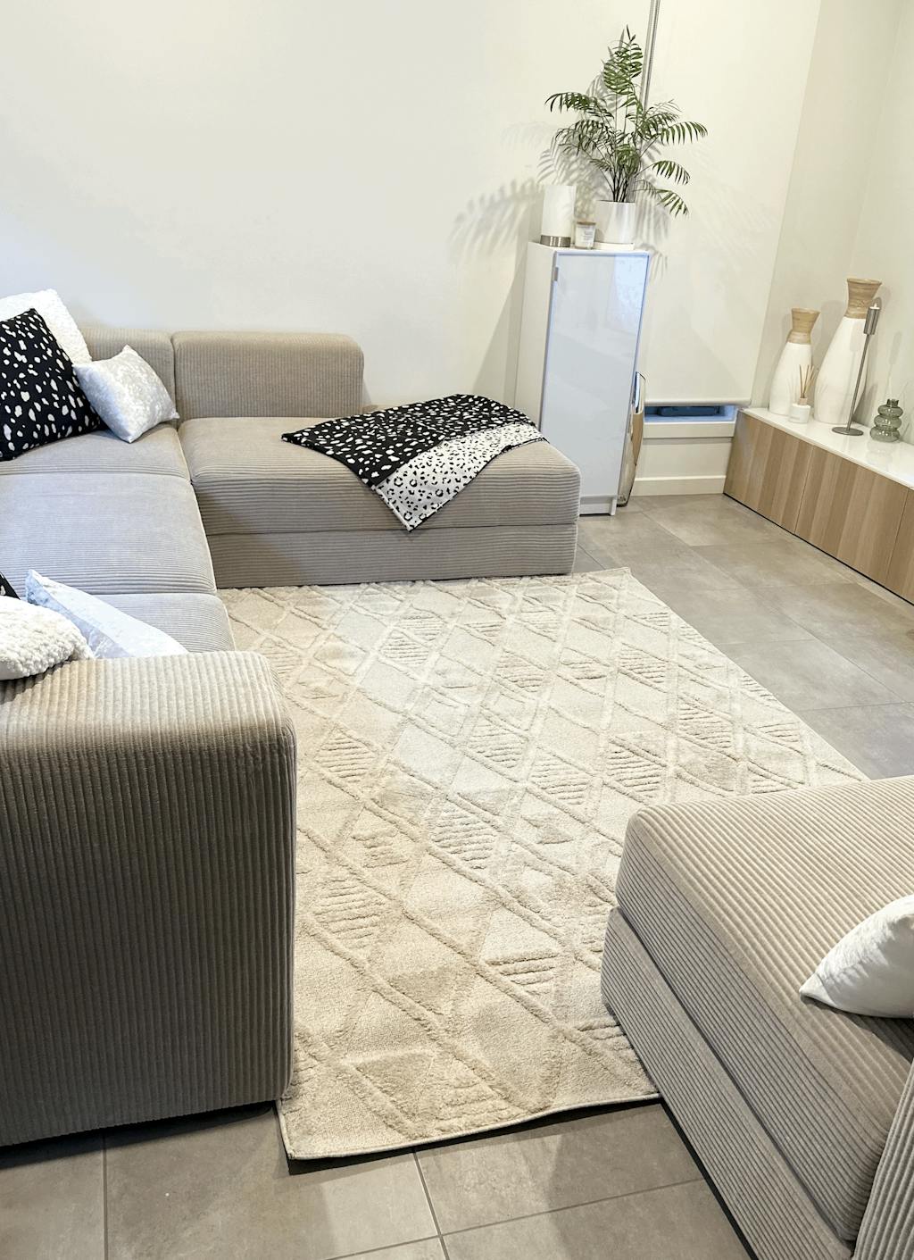 Astrid Liya Texture Beige Rug – Lost Design Society