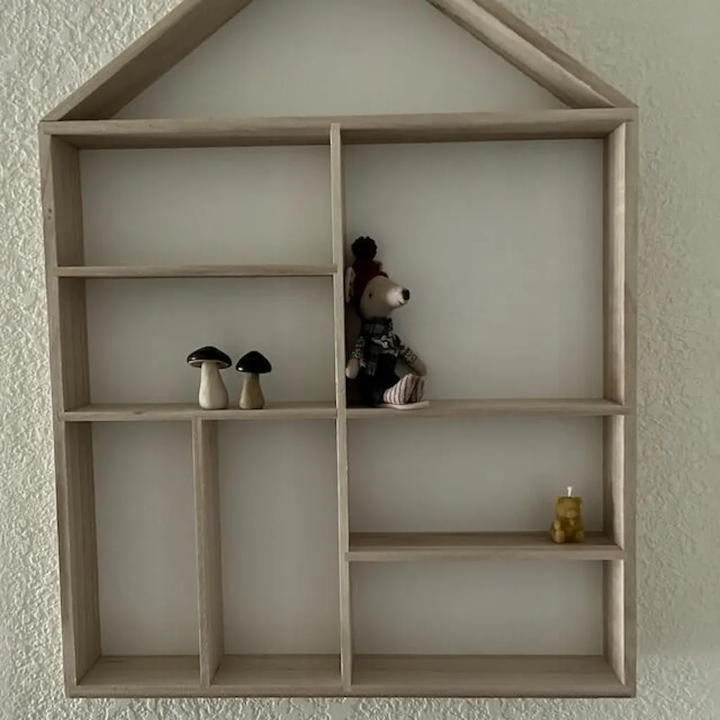 House Shaped Toy Display Shelf (White) – Lovely Little House