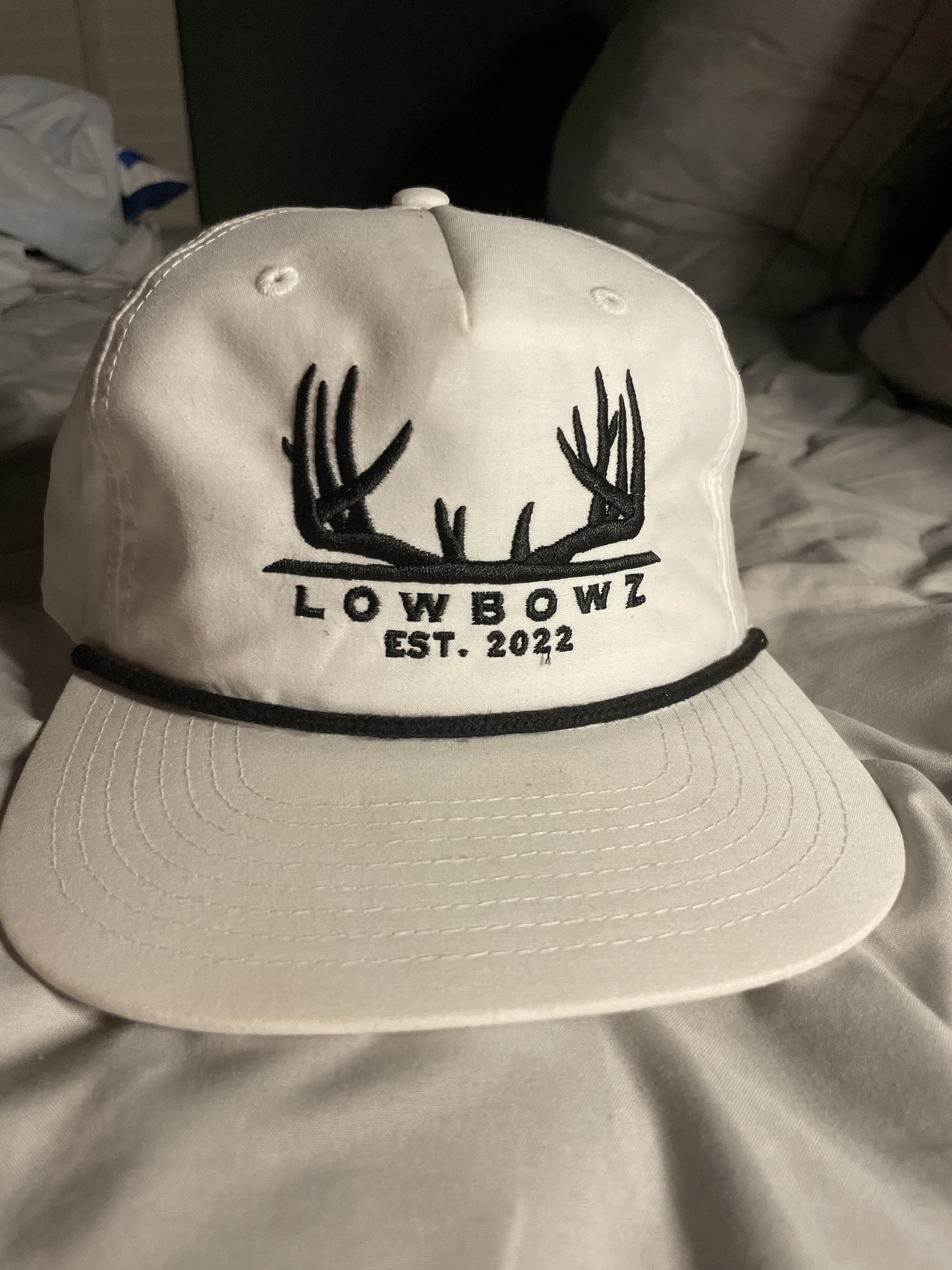 White Horns Rope Hat – Lowbowz
