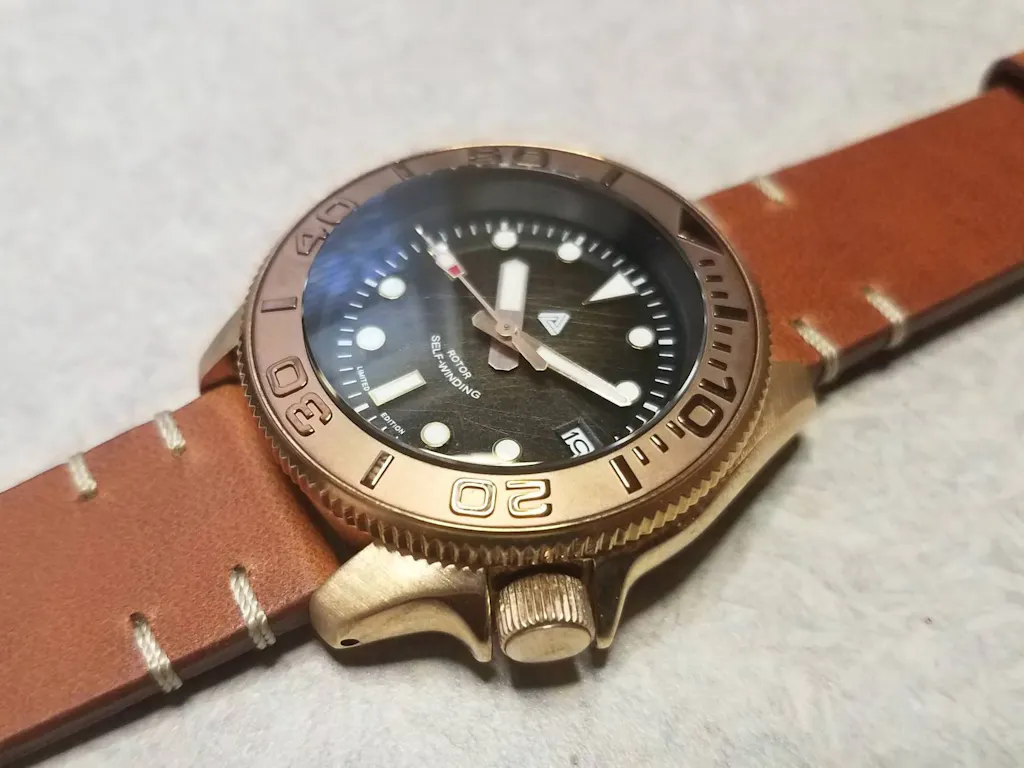 Bronze Medallion Diver Gold Dial (Date) - SEIKO Mod Part - Lucius Atelier