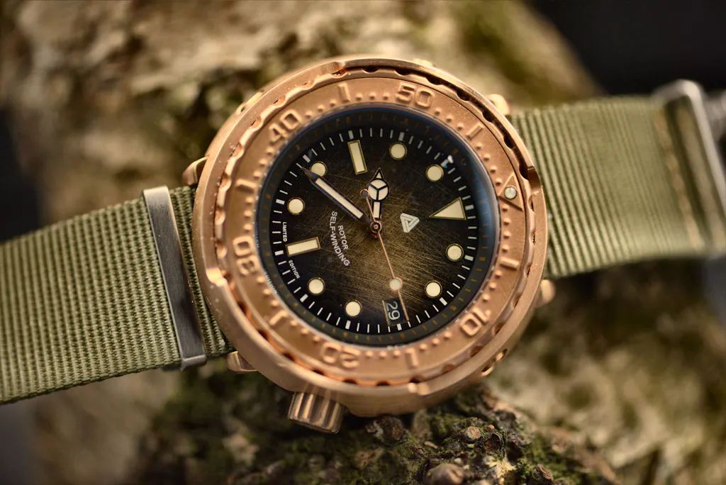 Bronze Medallion Diver Gold Dial (Date) - SEIKO Mod Part - Lucius Atelier