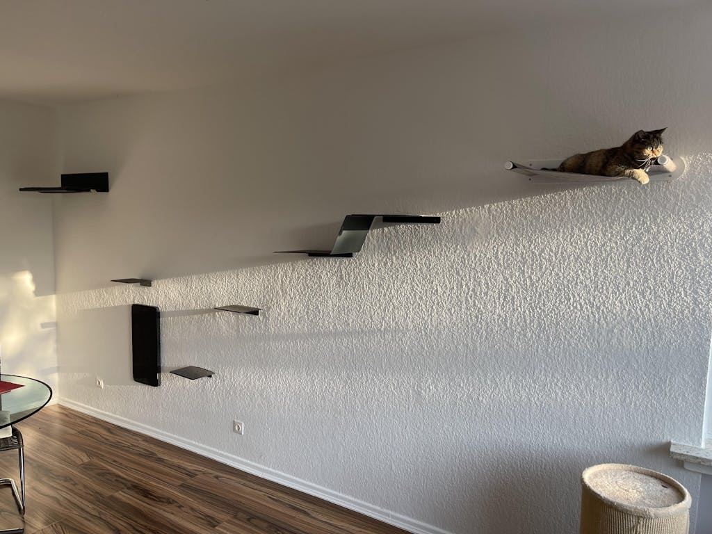 LucyBalu - Wandkratzbaum für Katzen MAISONETTE | 2 Liegeflächen