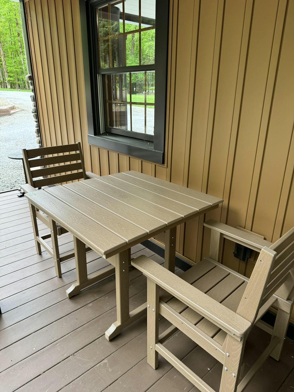 Poly Outdoor Dining Table and Chairs Set, HDPS Weather Resistant Dining ...