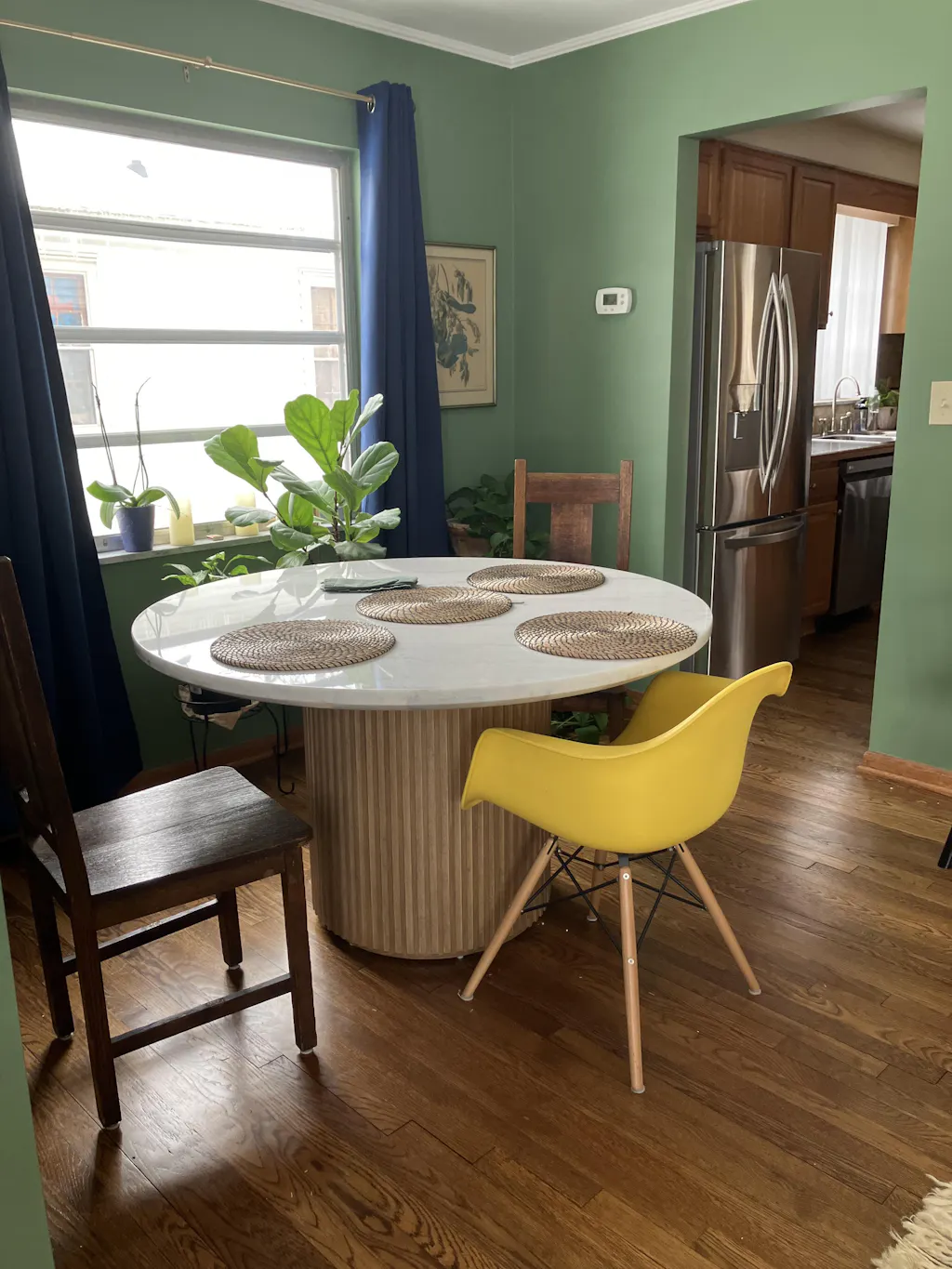 Colvin Toffee 52″ Round White Marble Top Dining Table – Luna Furniture